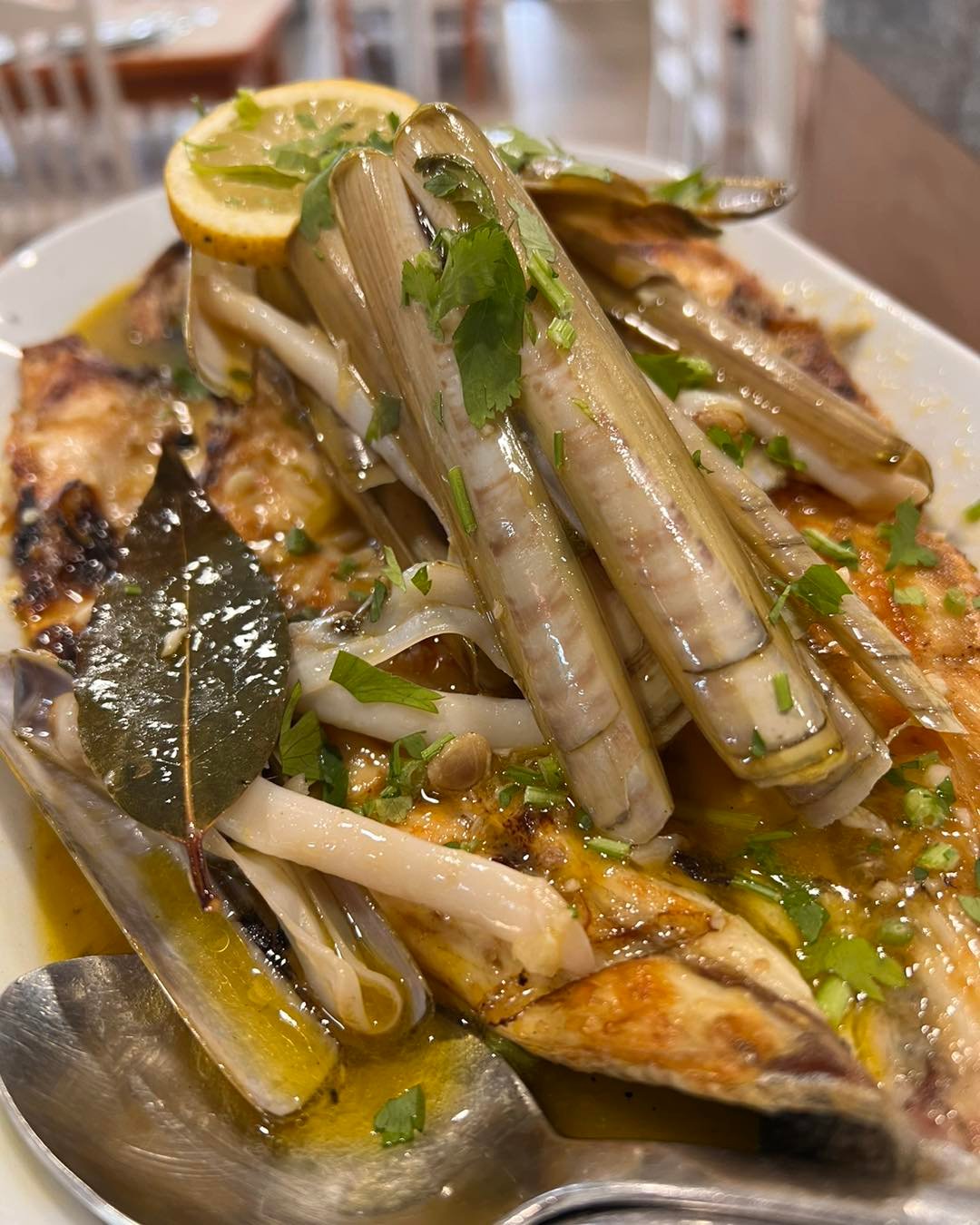 Navalhas à Bolhão Pato – O Sabor do Mar no Prato!